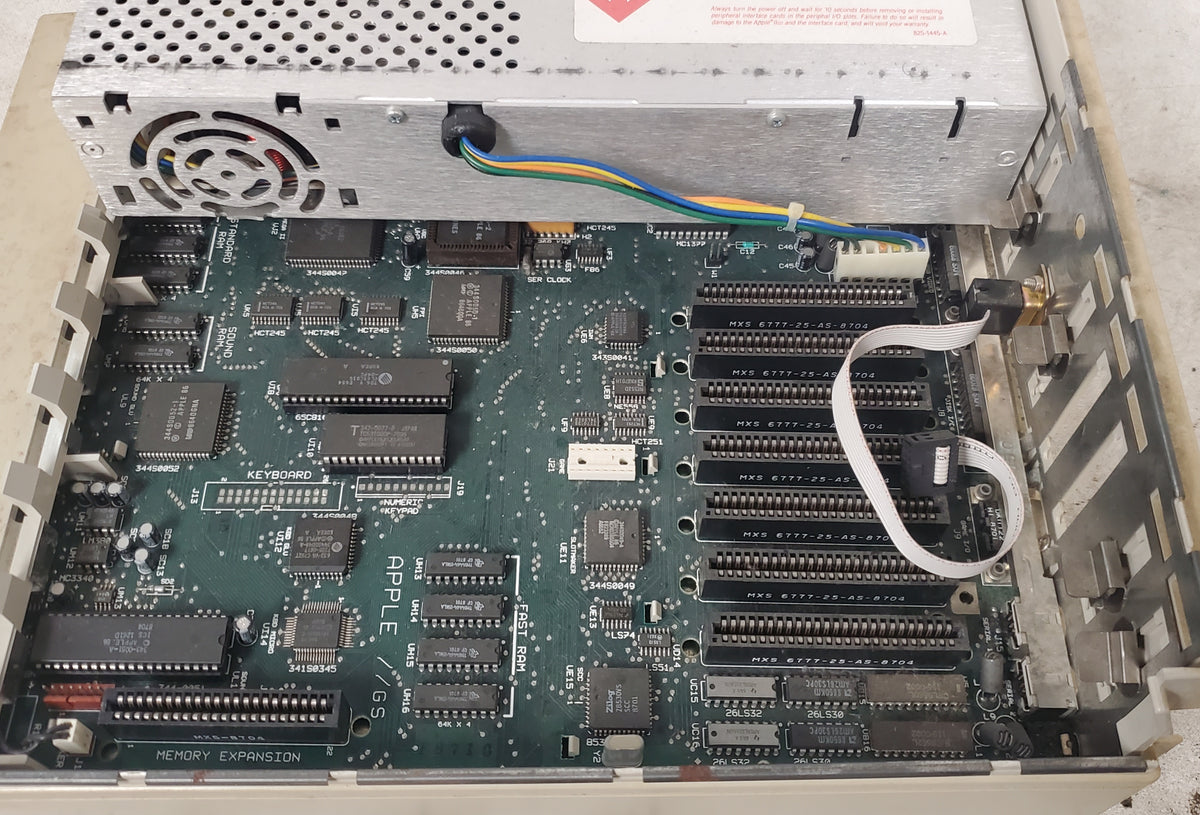 Vintage Apple IIGS ROM 1 A2S6000 Computer – ThatThingYouLove